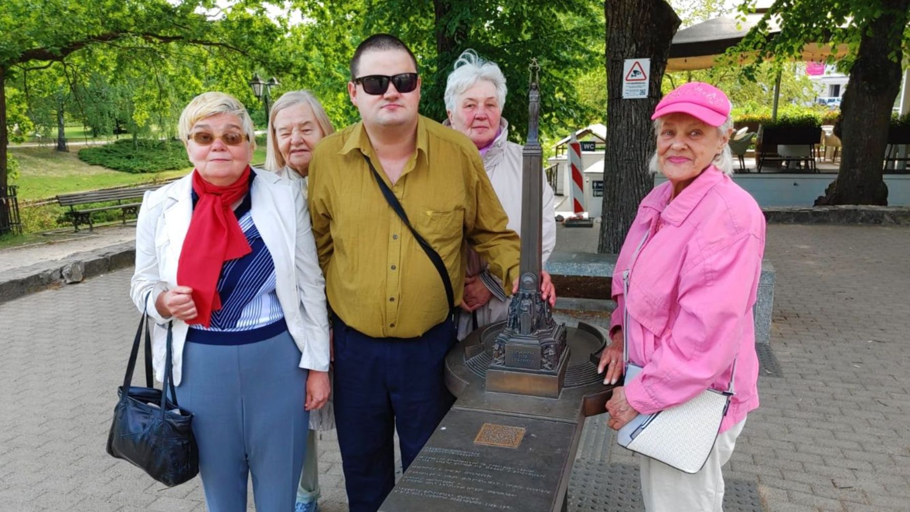 LNerB | EKSKURSIJA UZ BRĪVĪBAS PIEMINEKLI - Latvijas Neredzīgo bibliotēka