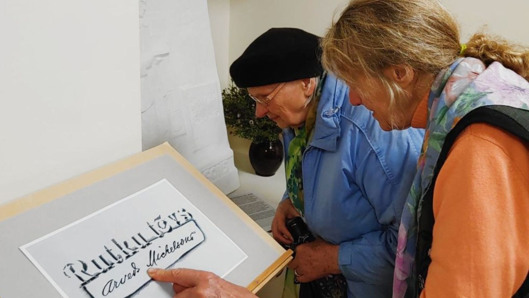 LNerB | EKSPOZĪCIJA “VELLAKALPS RUTKU TĒVS” - Latvijas Neredzīgo bibliotēka